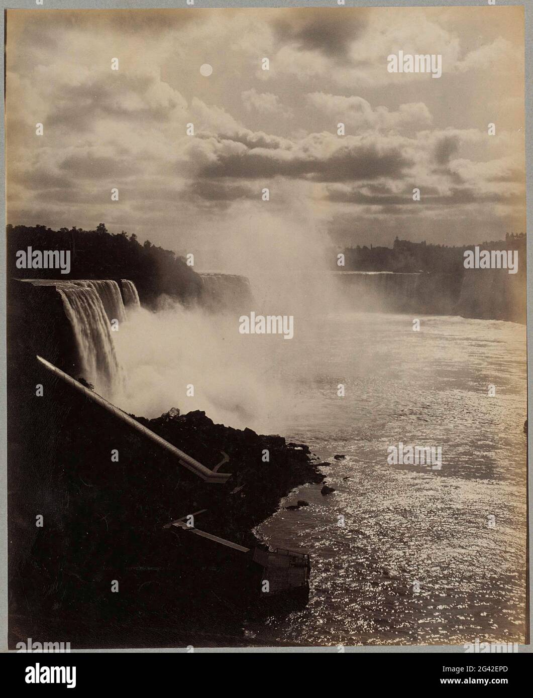 View of the Niagara Falls at full moon with a jetty in the foreground ...