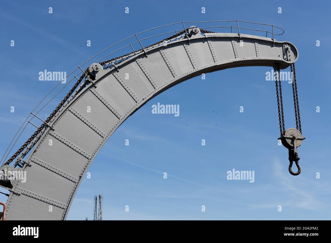 Curved crane hi-res stock photography and images - Alamy