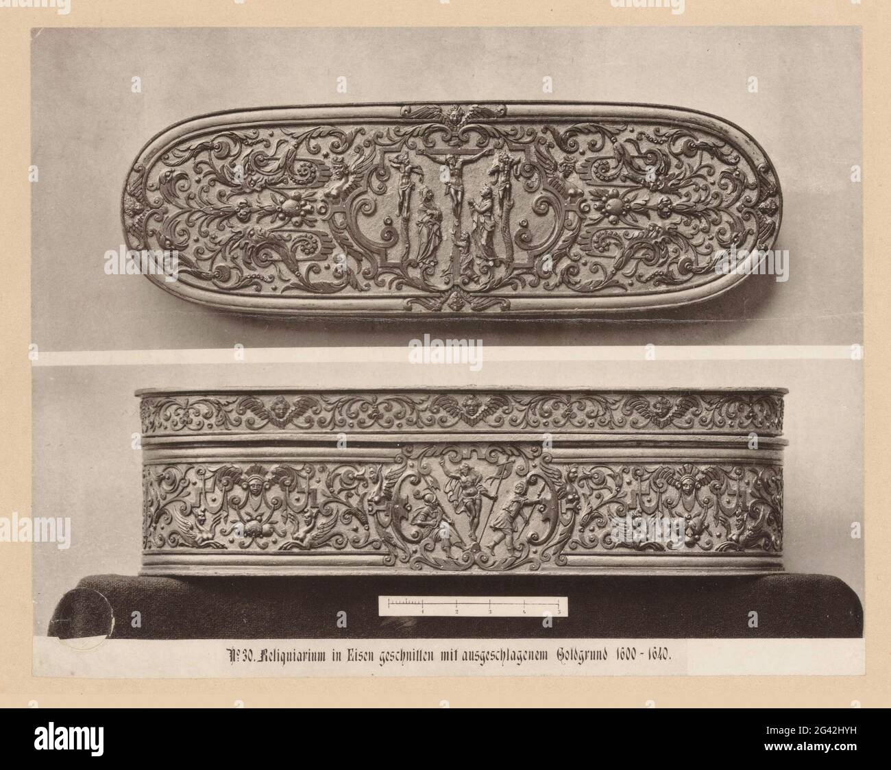 Relic box from gold and iron; Reliquarium in requirements Gezitten Mit ...