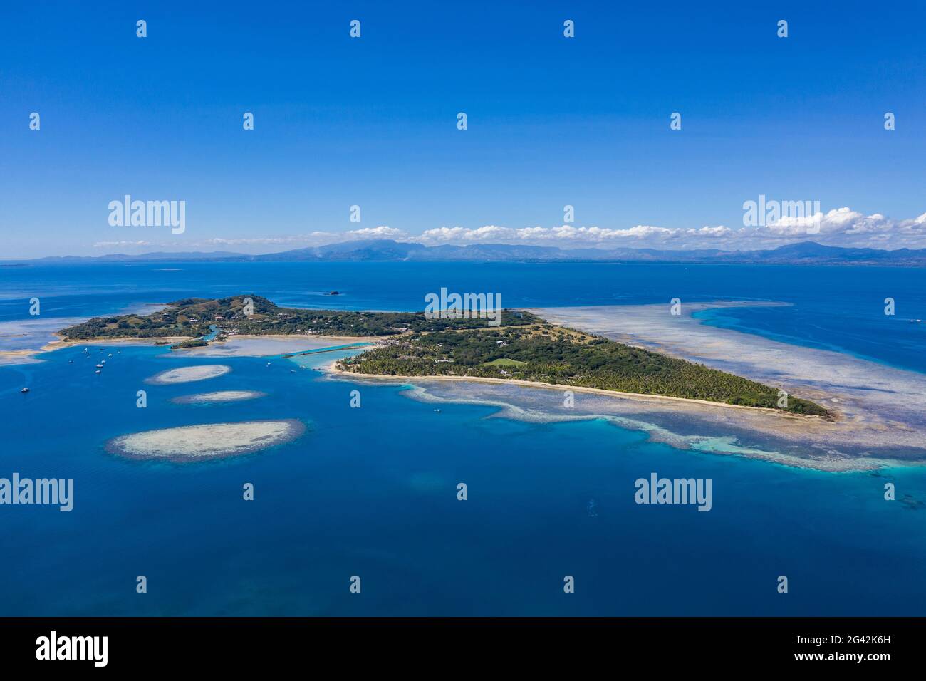 Aerial view of Malolo Island with Viti Levu in the distance, Malolo ...