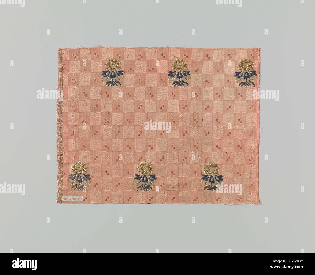 Fragment pink checkered silkedamast. Fragment pink checkered silk ...