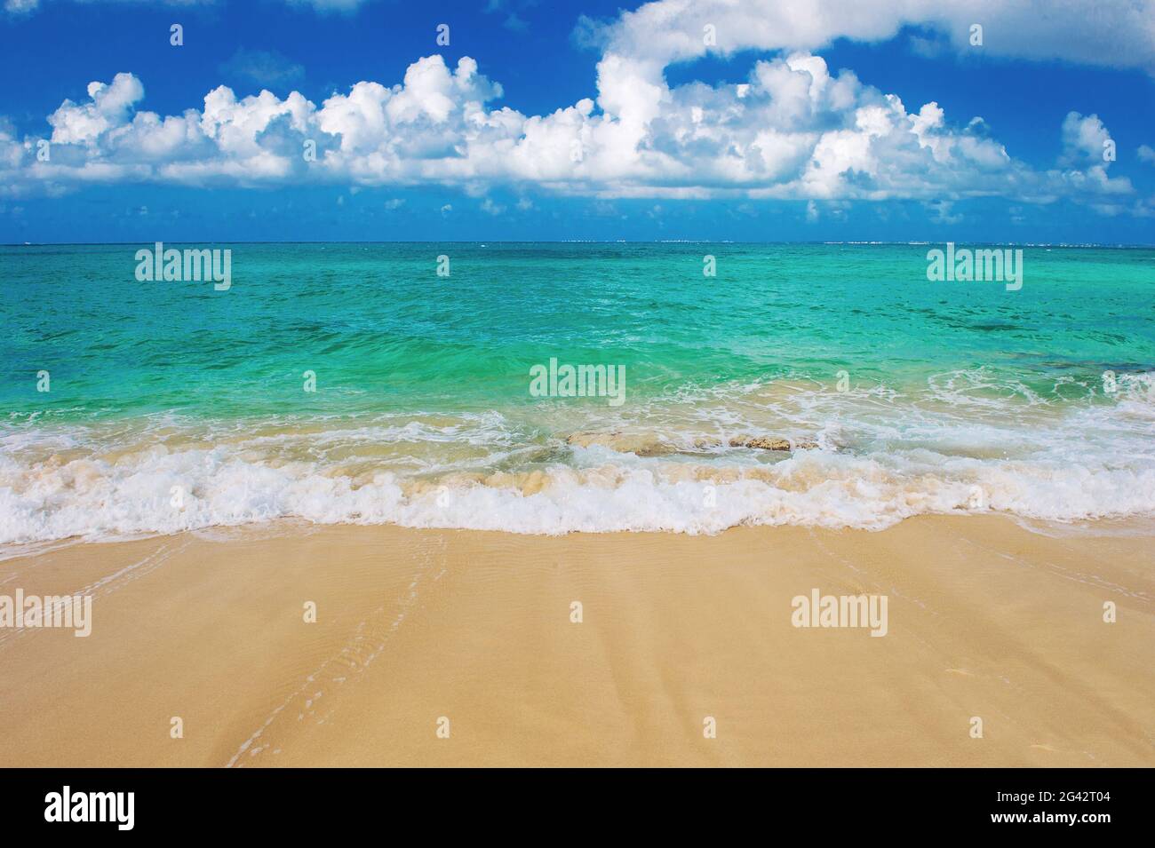 Turquoise wave sand beach hi-res stock photography and images - Alamy