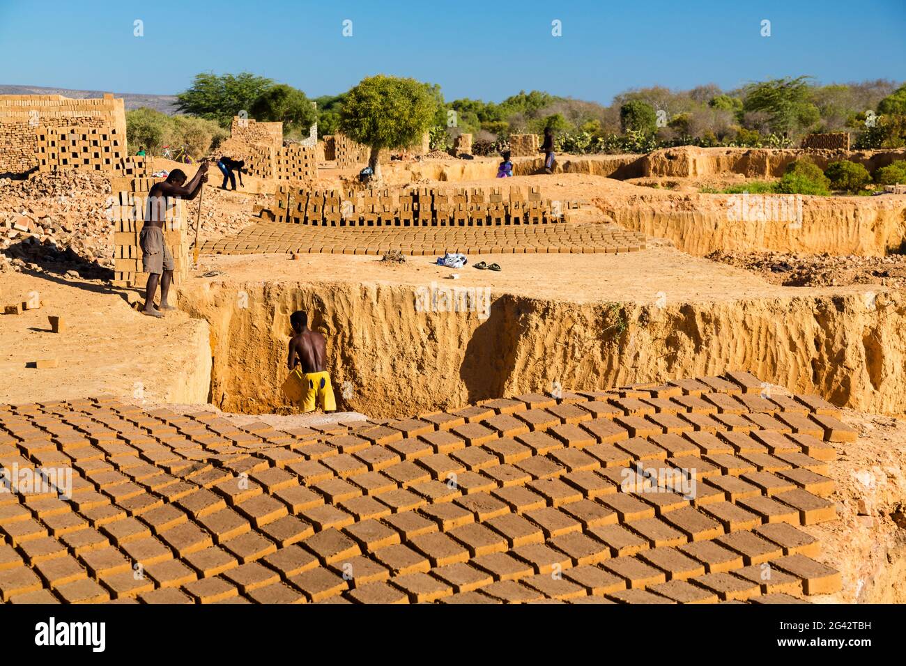 Sun dried brick laborer hi-res stock photography and images - Alamy