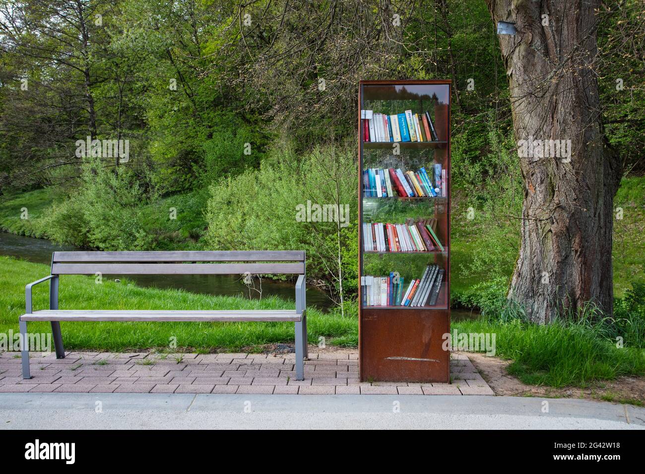 Outdoor bookcase hi-res stock photography and images - Alamy