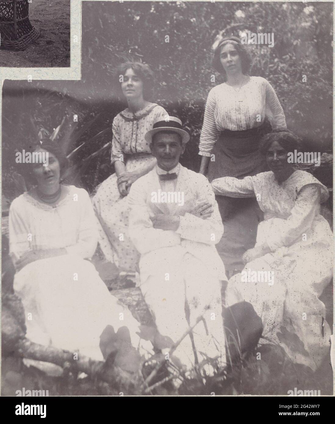 Companion on a plantation, with the left Maria Gonggrijp. Companionship ...