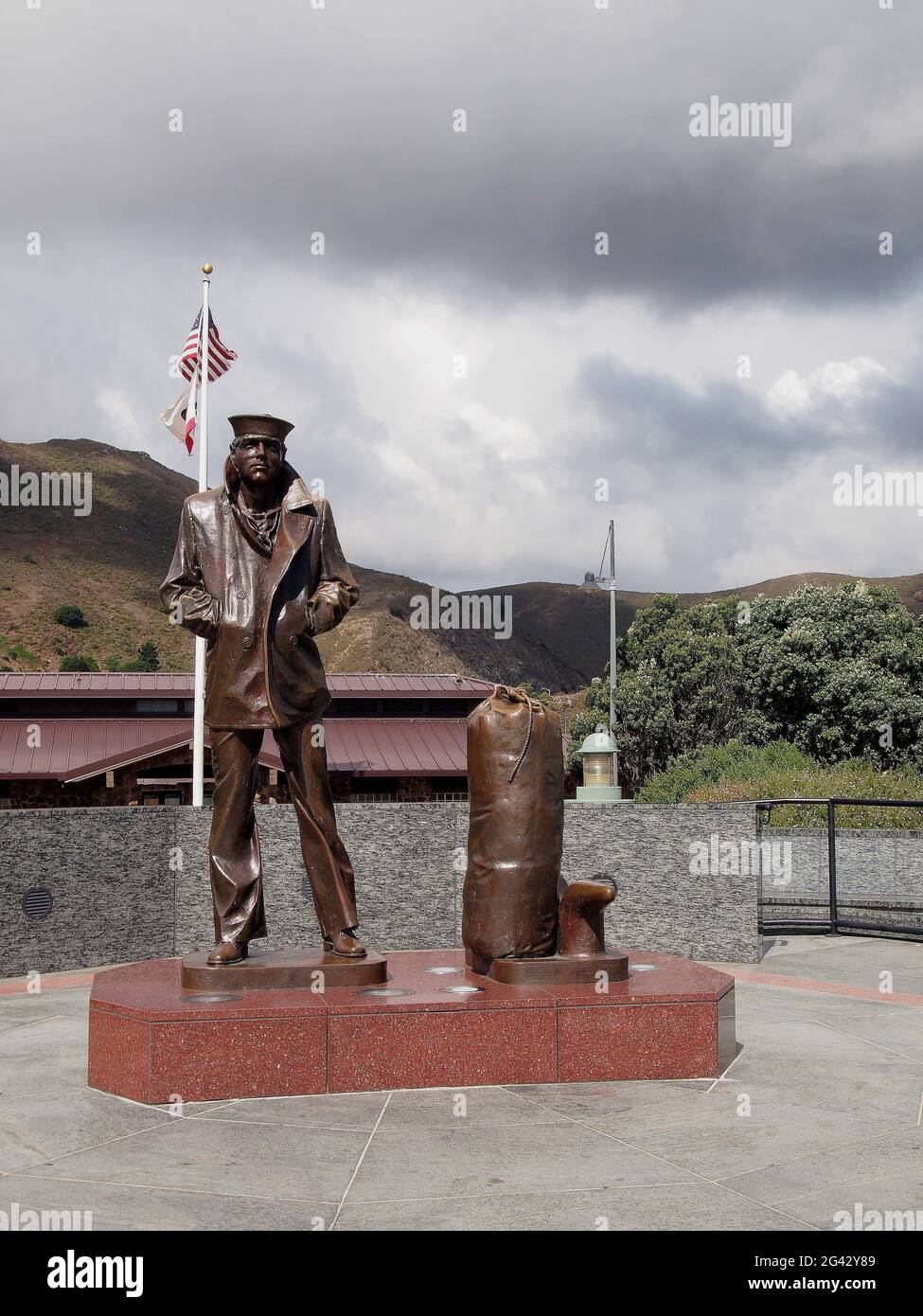 The lone sailor statue hi-res stock photography and images - Alamy