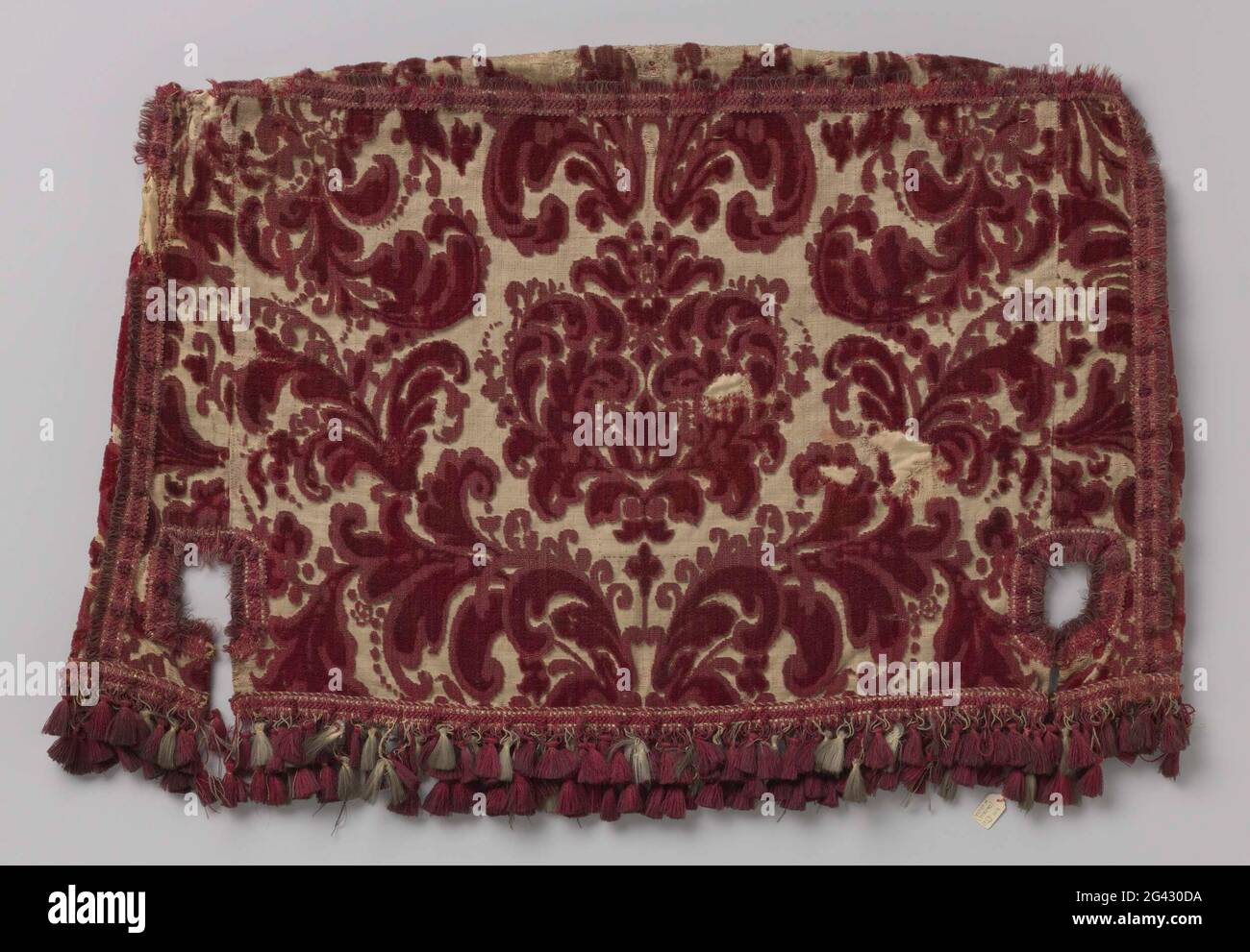 Seat cladding of red, pressed relief veluweel. Seat cladding of red ...