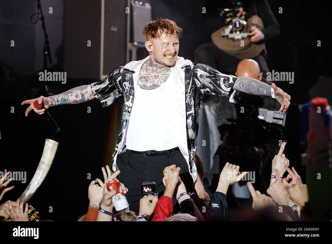 Frank carter sing hi-res stock photography and images - Alamy