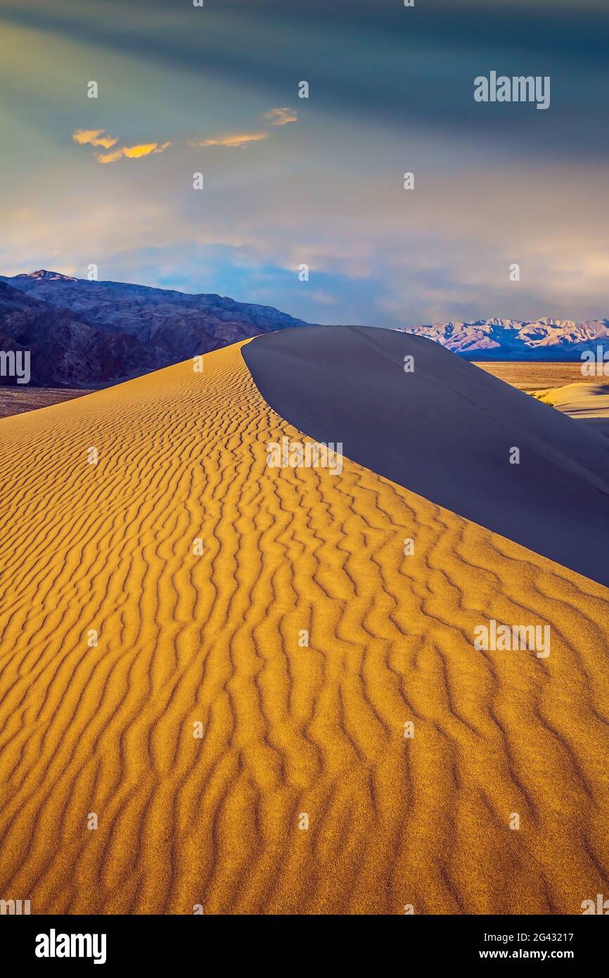 Chain of dunes hi-res stock photography and images - Alamy