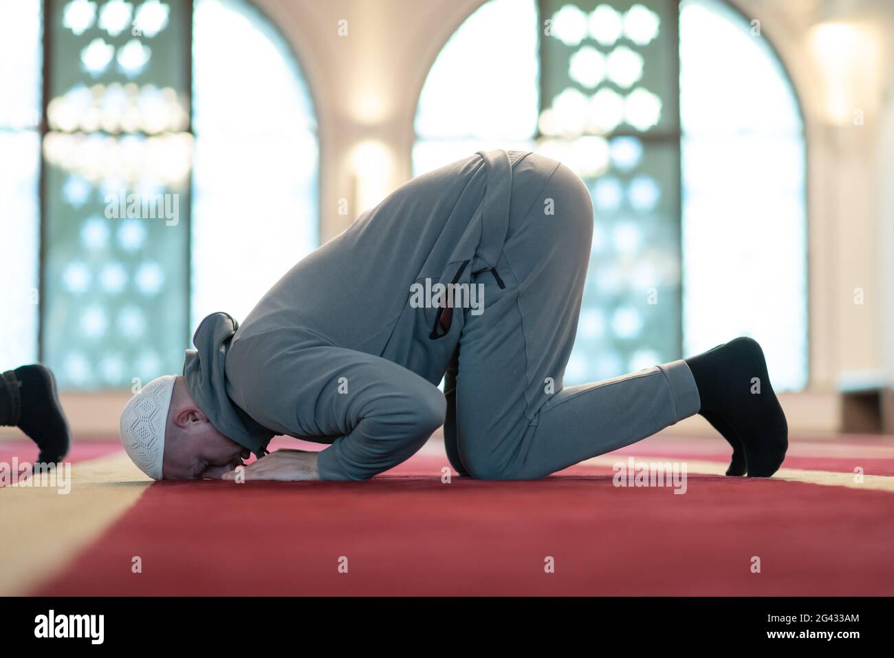 Man performing sajdah in namaz Stock Photo - Alamy