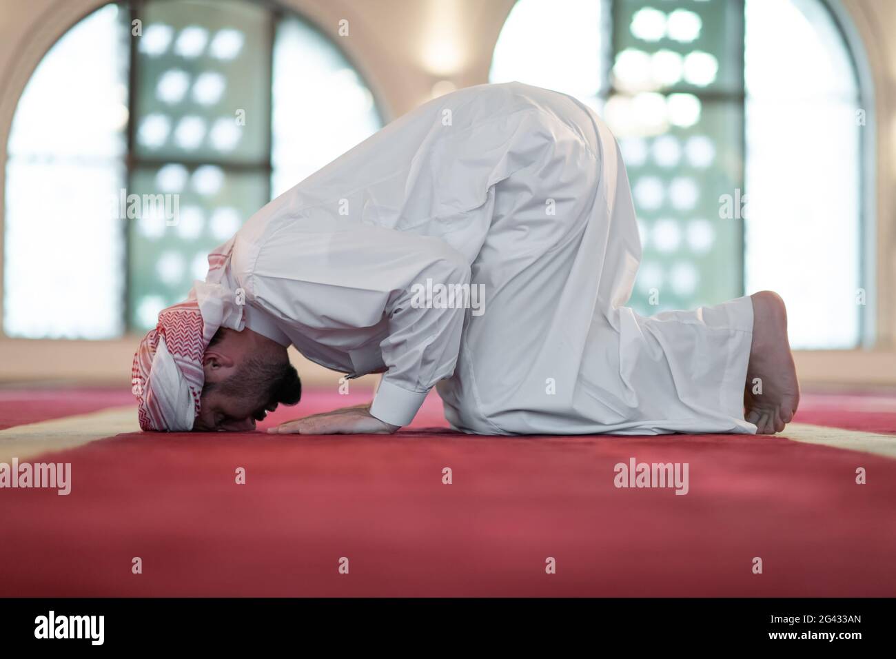 Man performing sajdah in namaz Stock Photo - Alamy