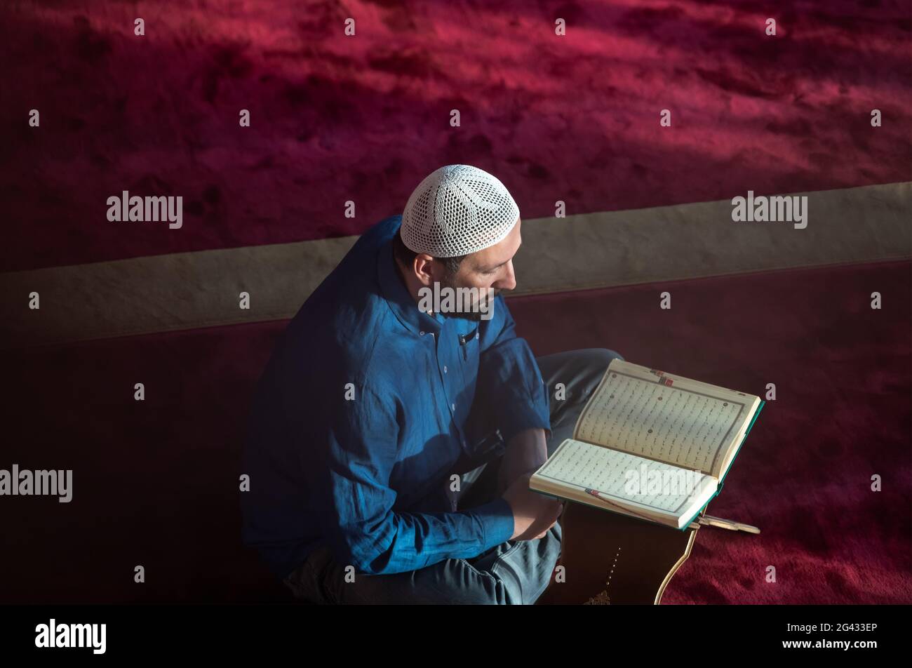 Muslim businessman reading holy islamic hi-res stock photography and images - Alamy