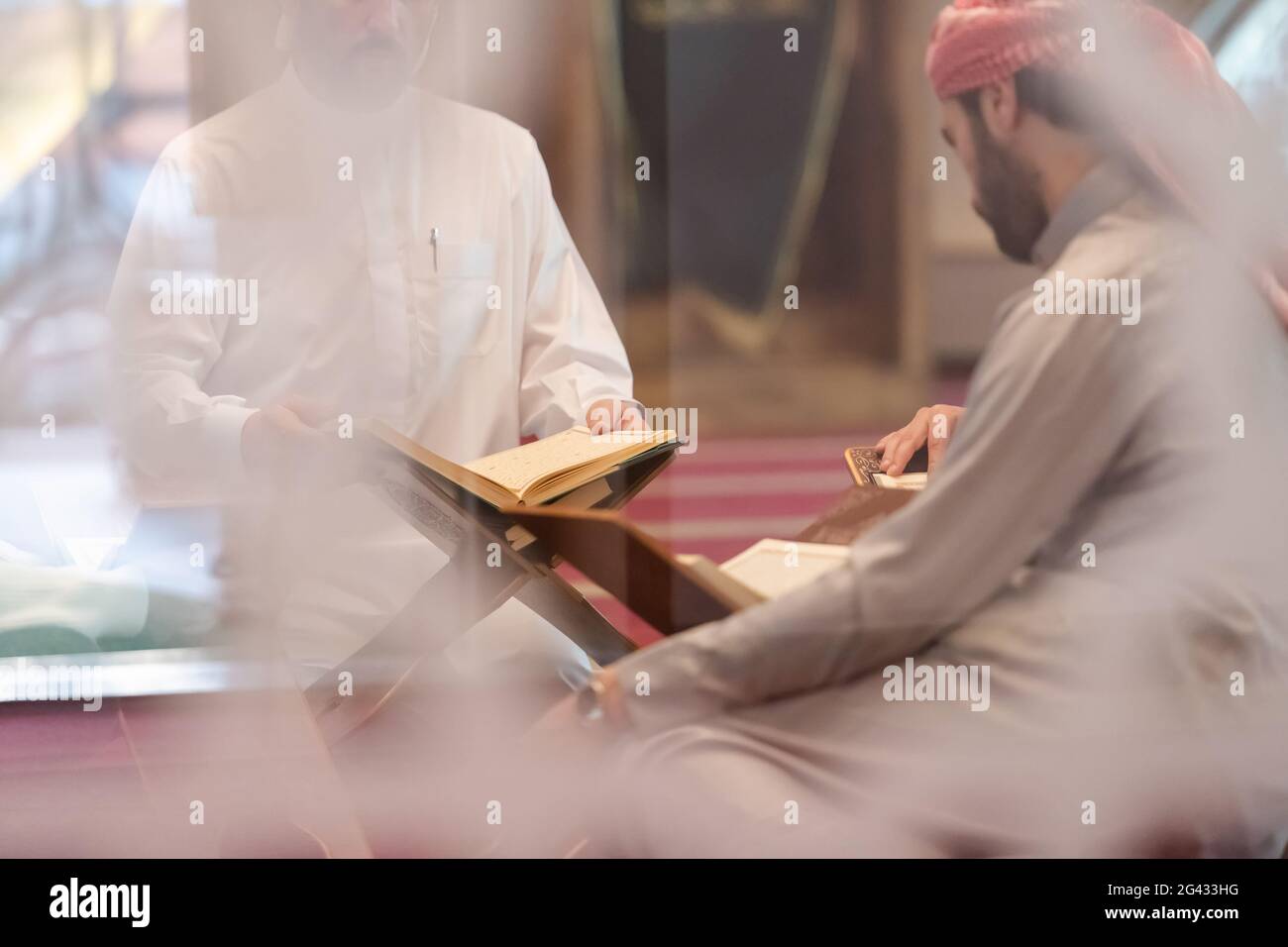 People reading the quran hi-res stock photography and images - Alamy