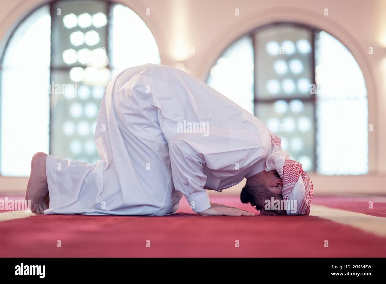 Man performing sajdah in namaz Stock Photo - Alamy