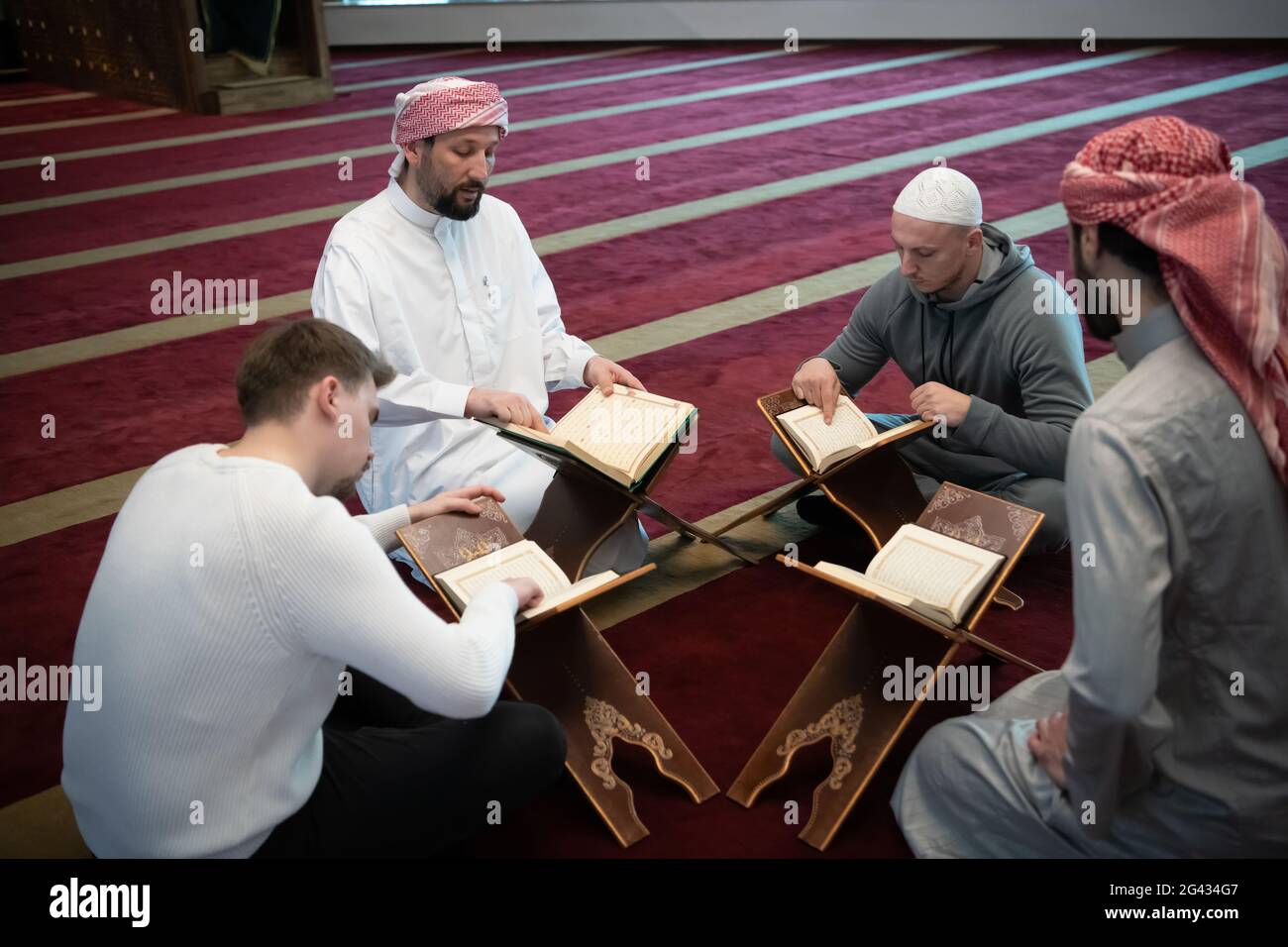 Muslim people in mosque reading quran together Stock Photo - Alamy