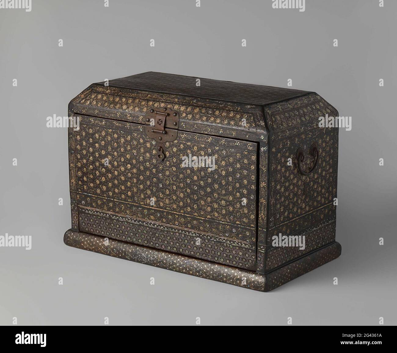 Sutra box. In the late 13th century the rulers of Korea started a ...