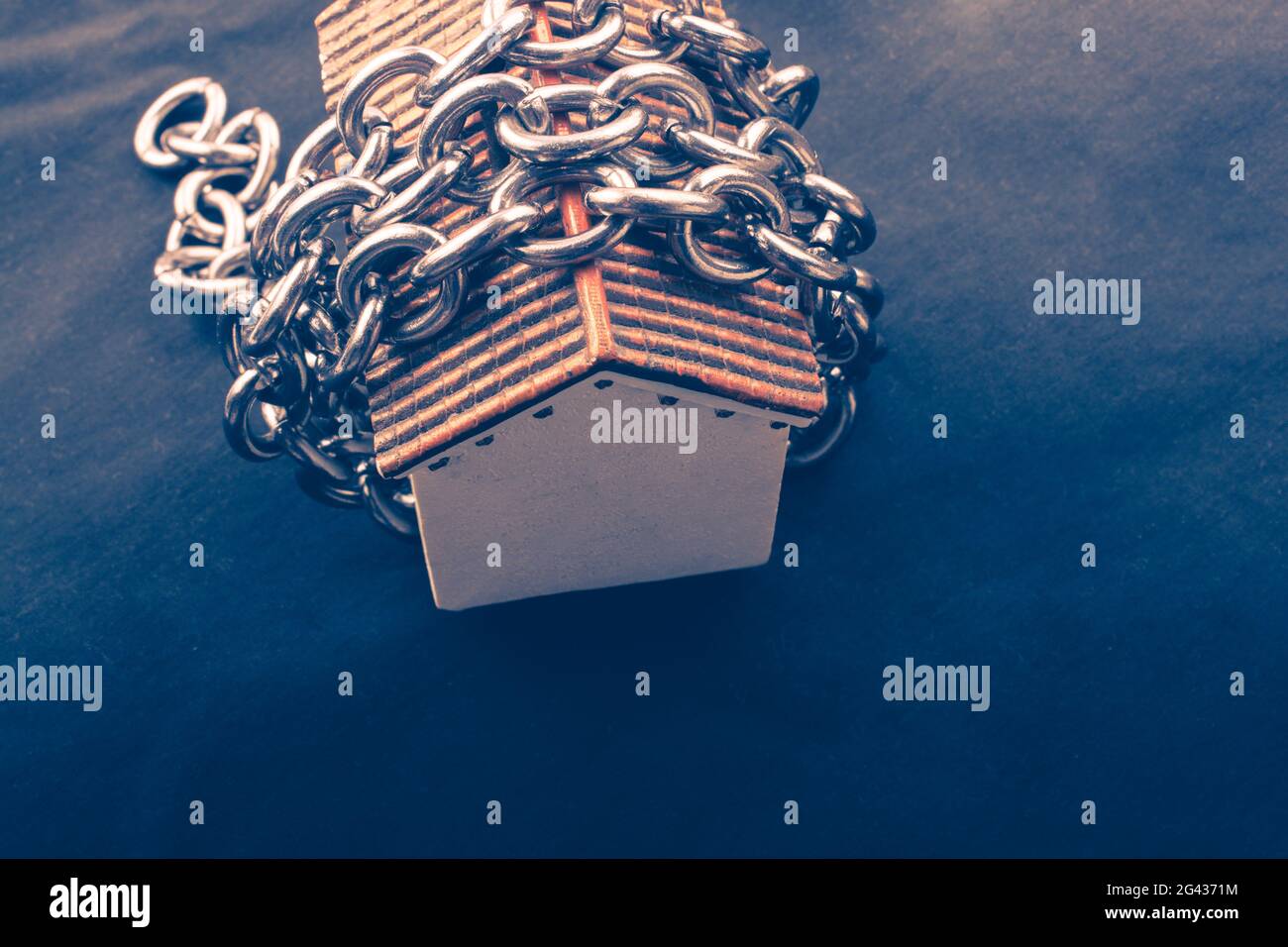 Chain house architecture hi-res stock photography and images - Alamy