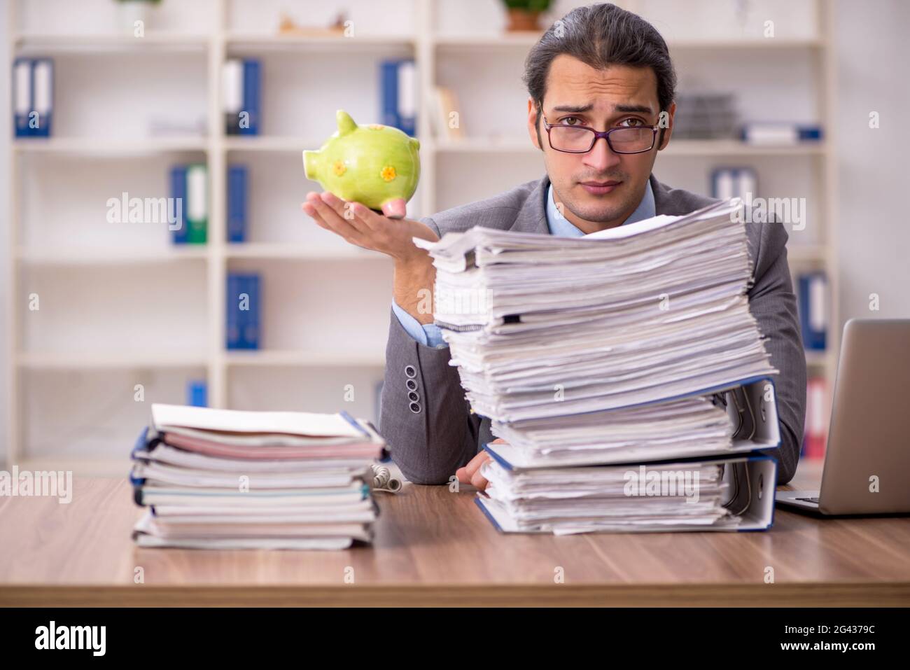 Low remuneration hi-res stock photography and images - Alamy