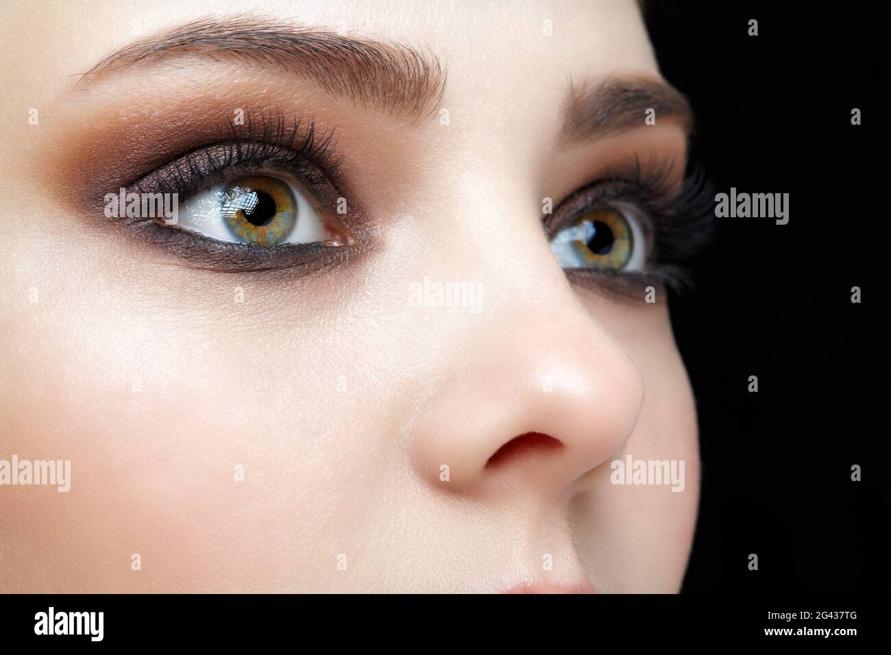 Female human face hi-res stock photography and images - Alamy