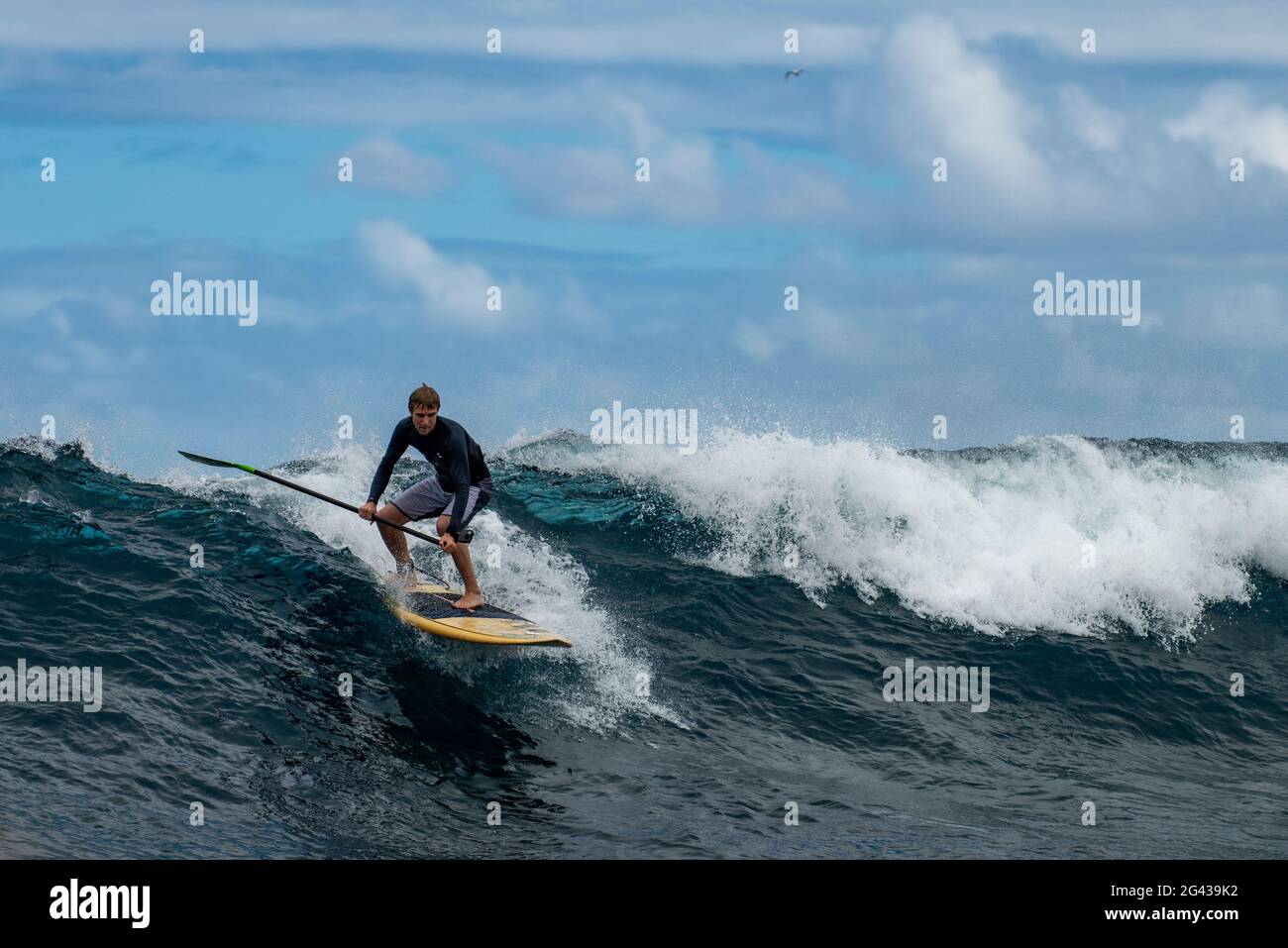 Teahupoo wave, french polynesia hi-res stock photography and images - Alamy