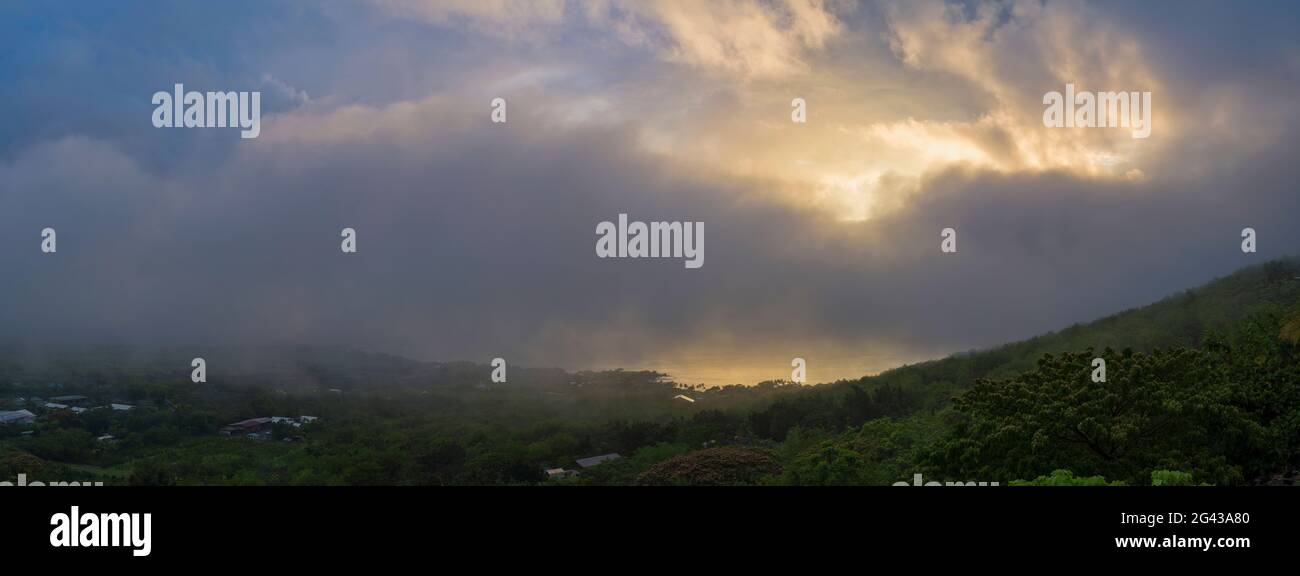 Fog cloudscape hi-res stock photography and images - Alamy