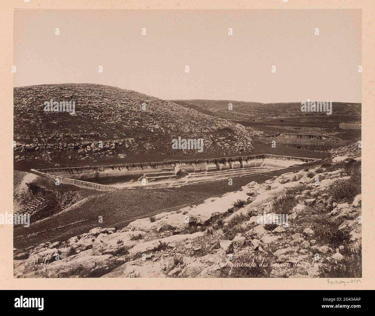 Water basin from Salomon in Palestine; Palestine - Vue Générale des ...