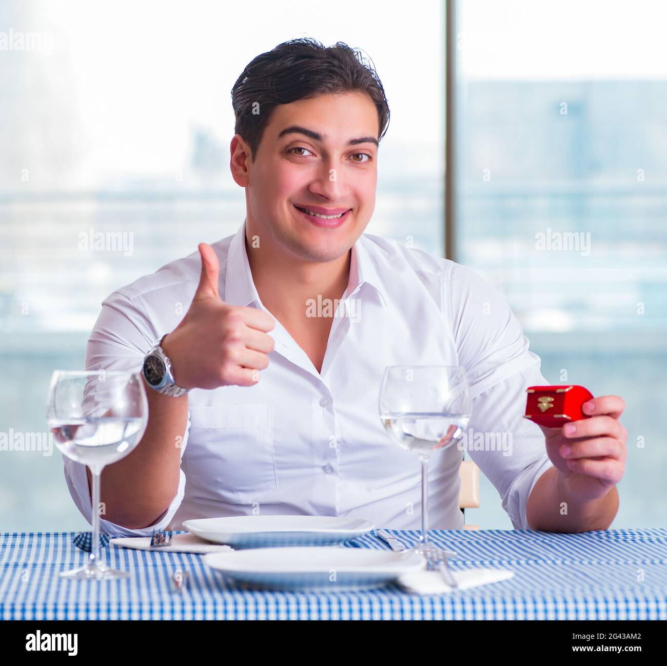 Date cafe alone hi-res stock photography and images - Alamy