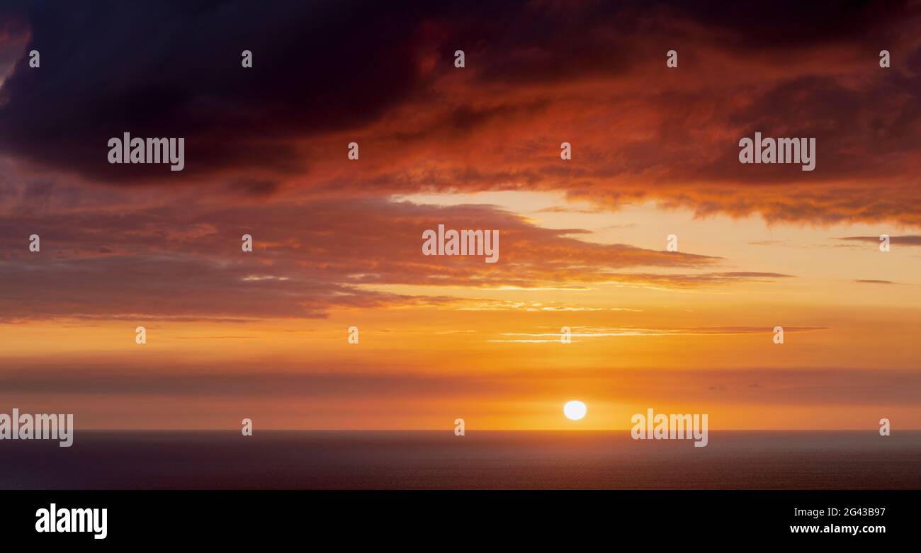 Hawaii sunset orange hi-res stock photography and images - Alamy