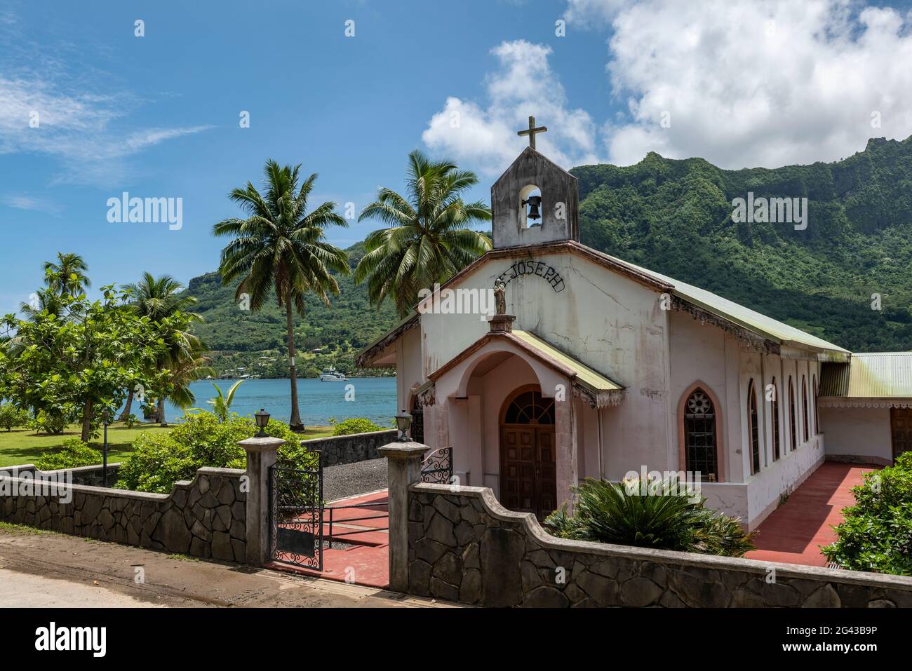 Coconut drink french polynesia hi-res stock photography and images - Alamy