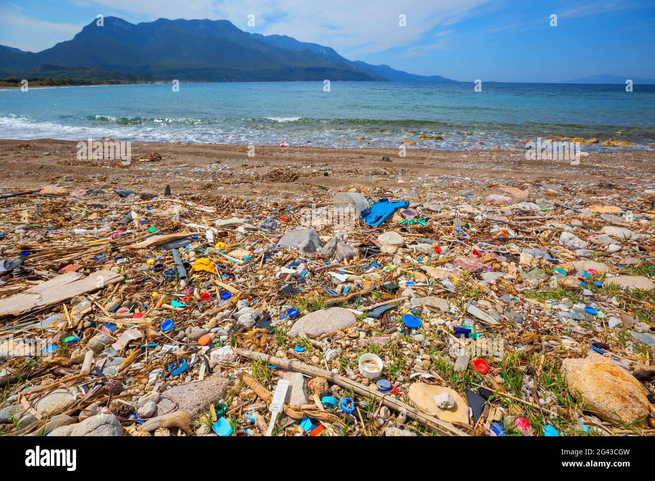 Trash on the beach Stock Photo - Alamy