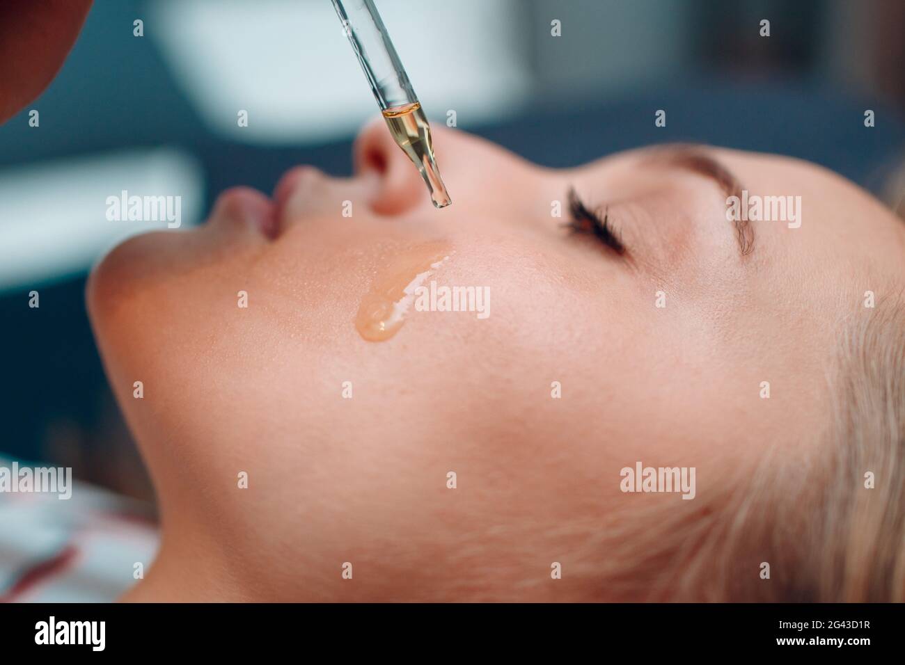 Face liquid hi-res stock photography and images - Alamy