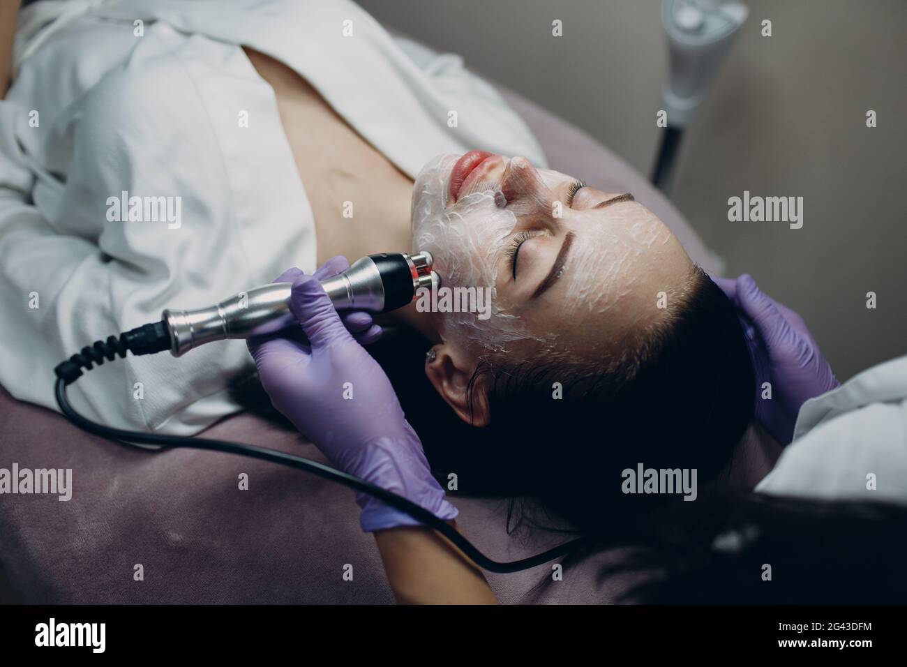Lifting therapy hi-res stock photography and images - Alamy
