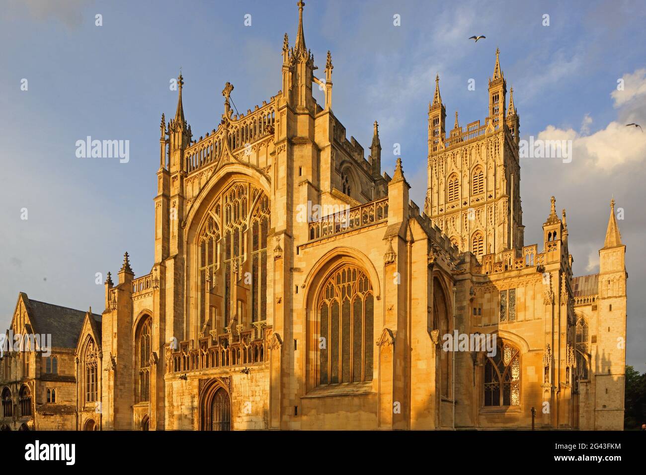 Open area outside cathedral hi-res stock photography and images - Alamy