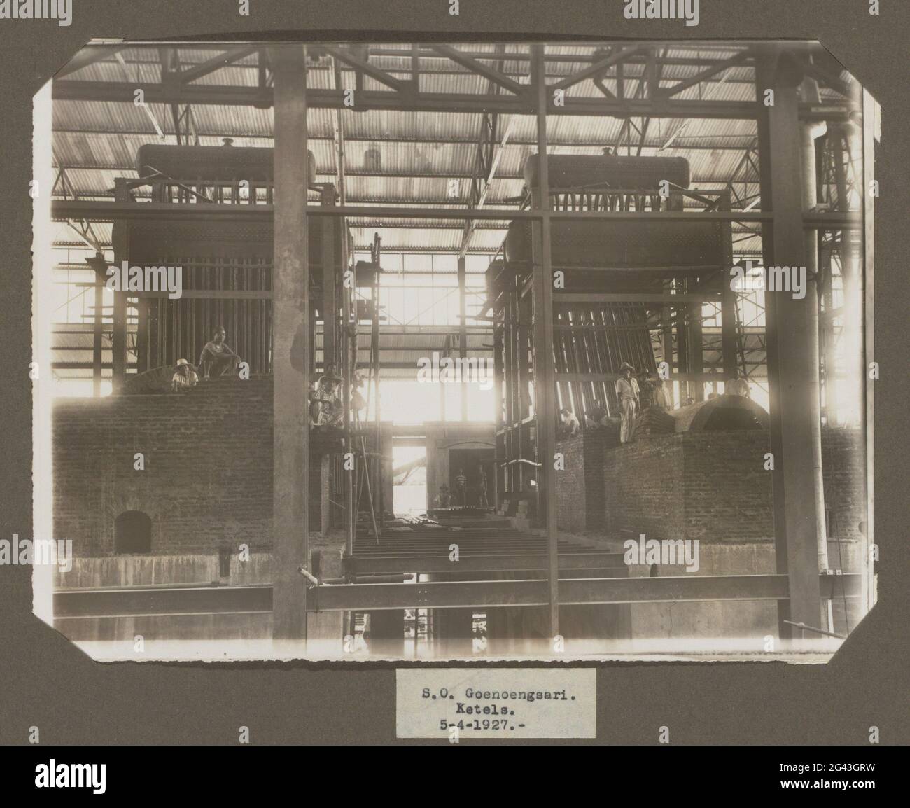S.O. Goenoensari. Boilers. 5-4-1927 .. Interior of a factory building ...