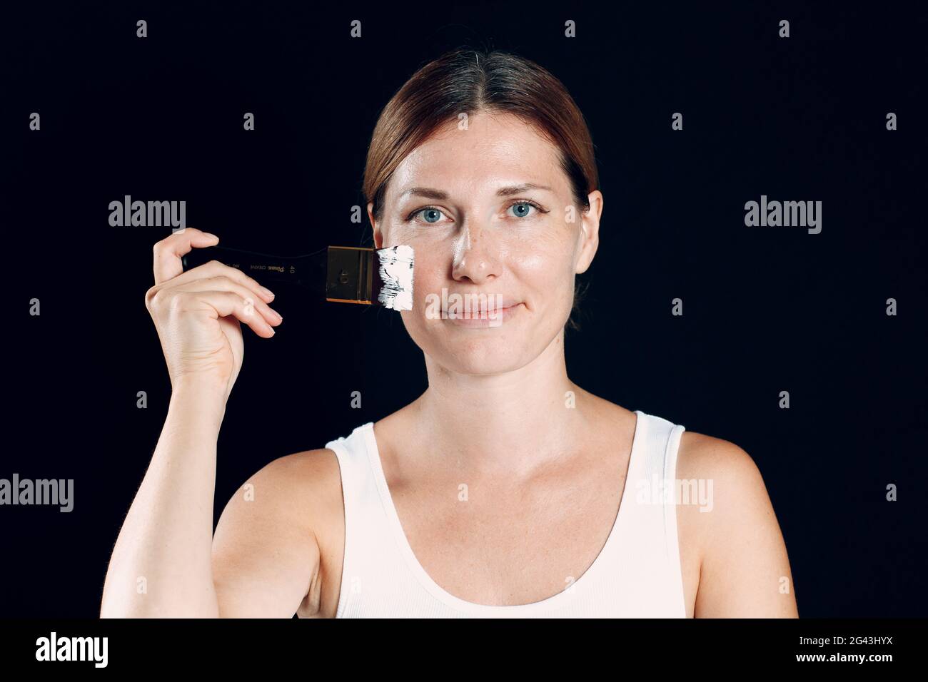 Apply paint hi-res stock photography and images - Alamy