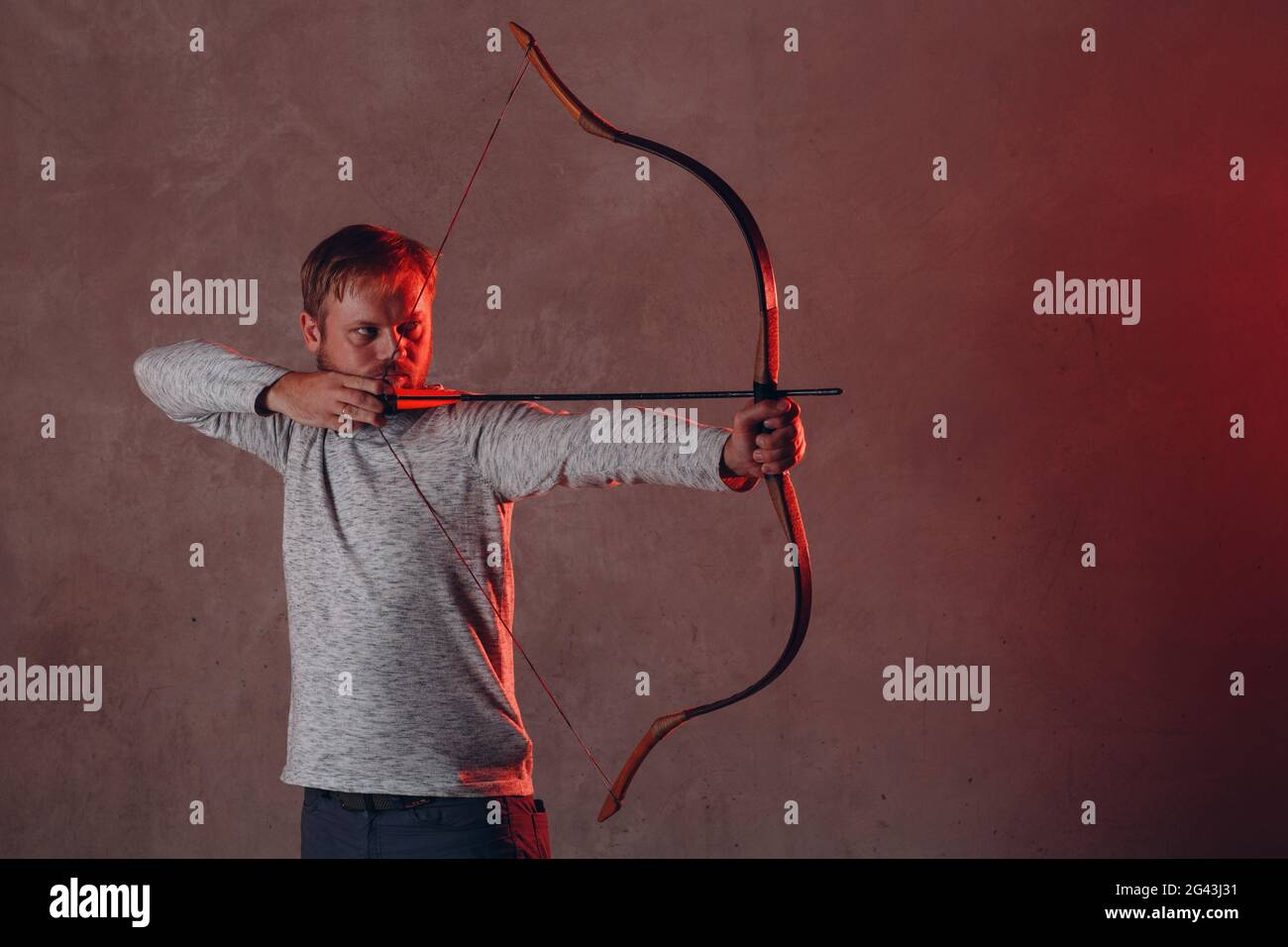 Man shoot bow and arrow hi-res stock photography and images - Alamy