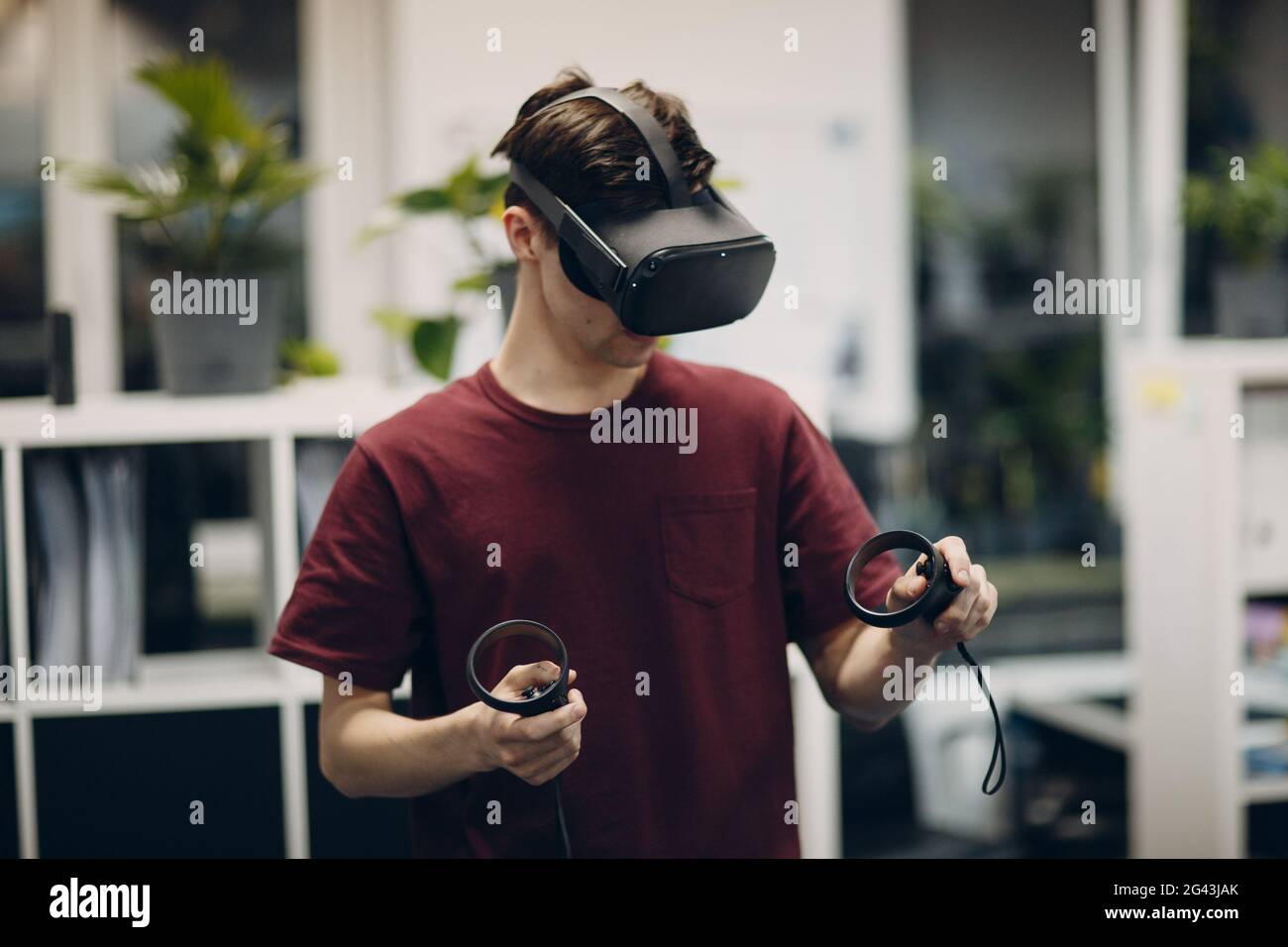 Man virtual reality headset glasses hi-res stock photography and images ...