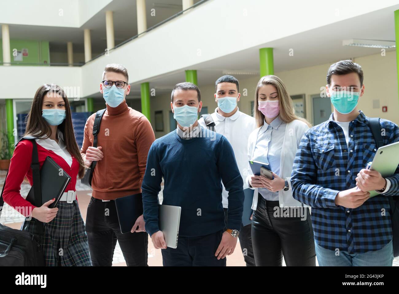 Teenagers in protective mask hi-res stock photography and images - Alamy