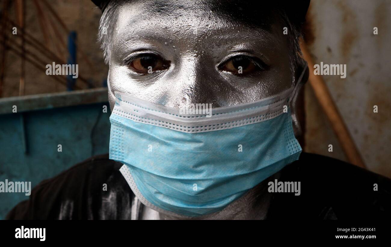 Manusia silver hi-res stock photography and images - Alamy