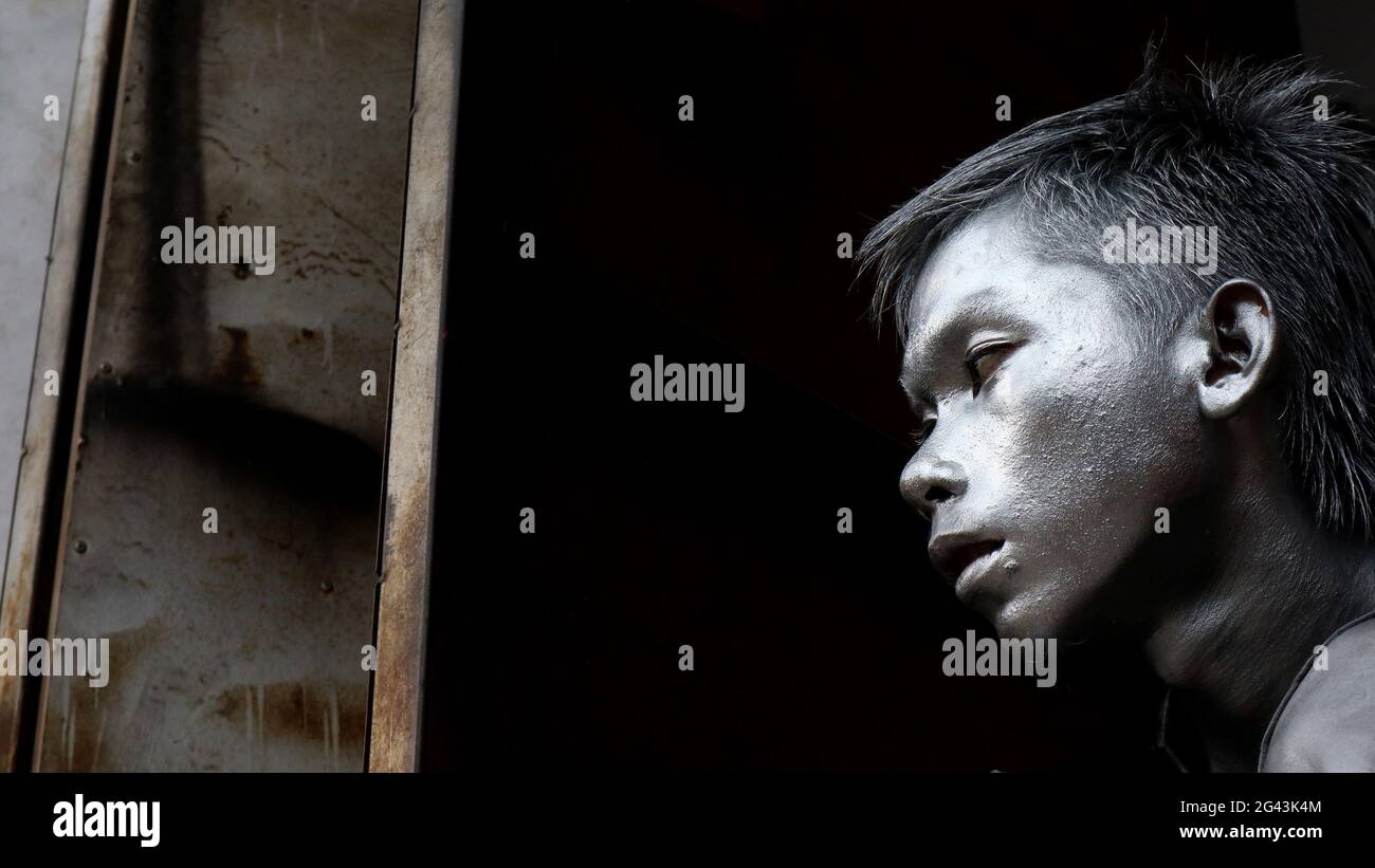 Manusia silver hi-res stock photography and images - Alamy