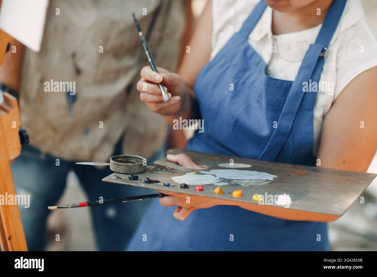 Drawing lessons outdoor Stock Photo - Alamy