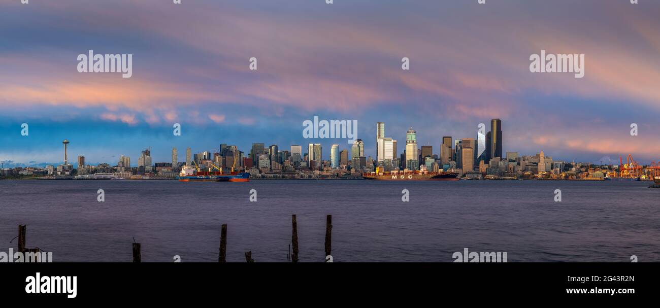 Seattle skyline water hi-res stock photography and images - Alamy