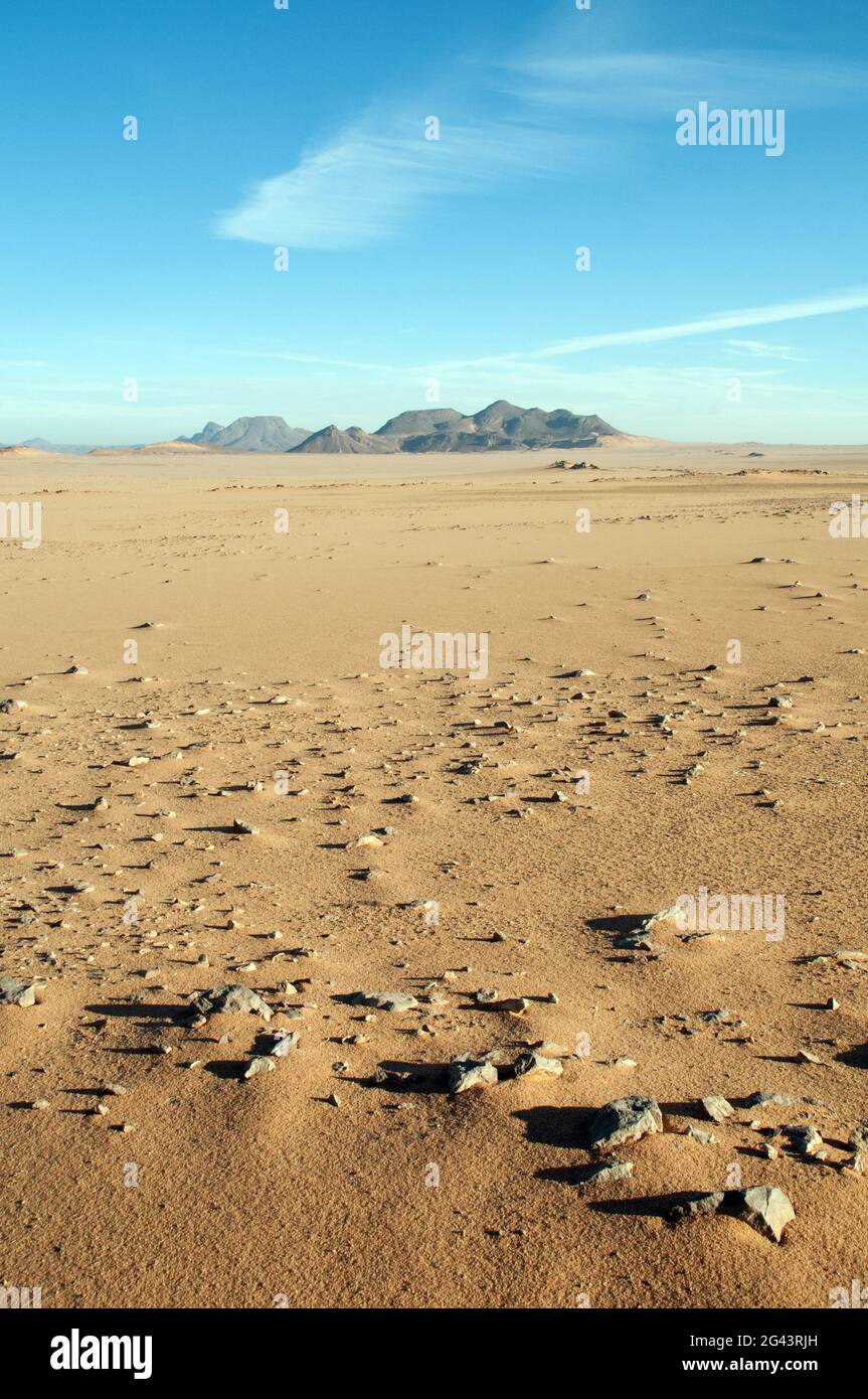 The volcanic massif of Jebel Uweinat, straddling the borders of Egypt ...