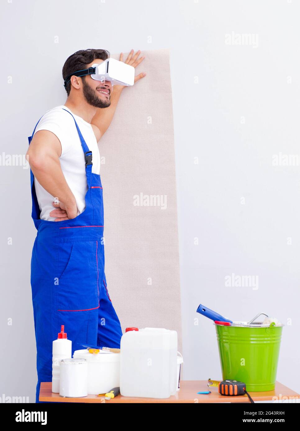 Gluing wallpaper hi-res stock photography and images - Alamy