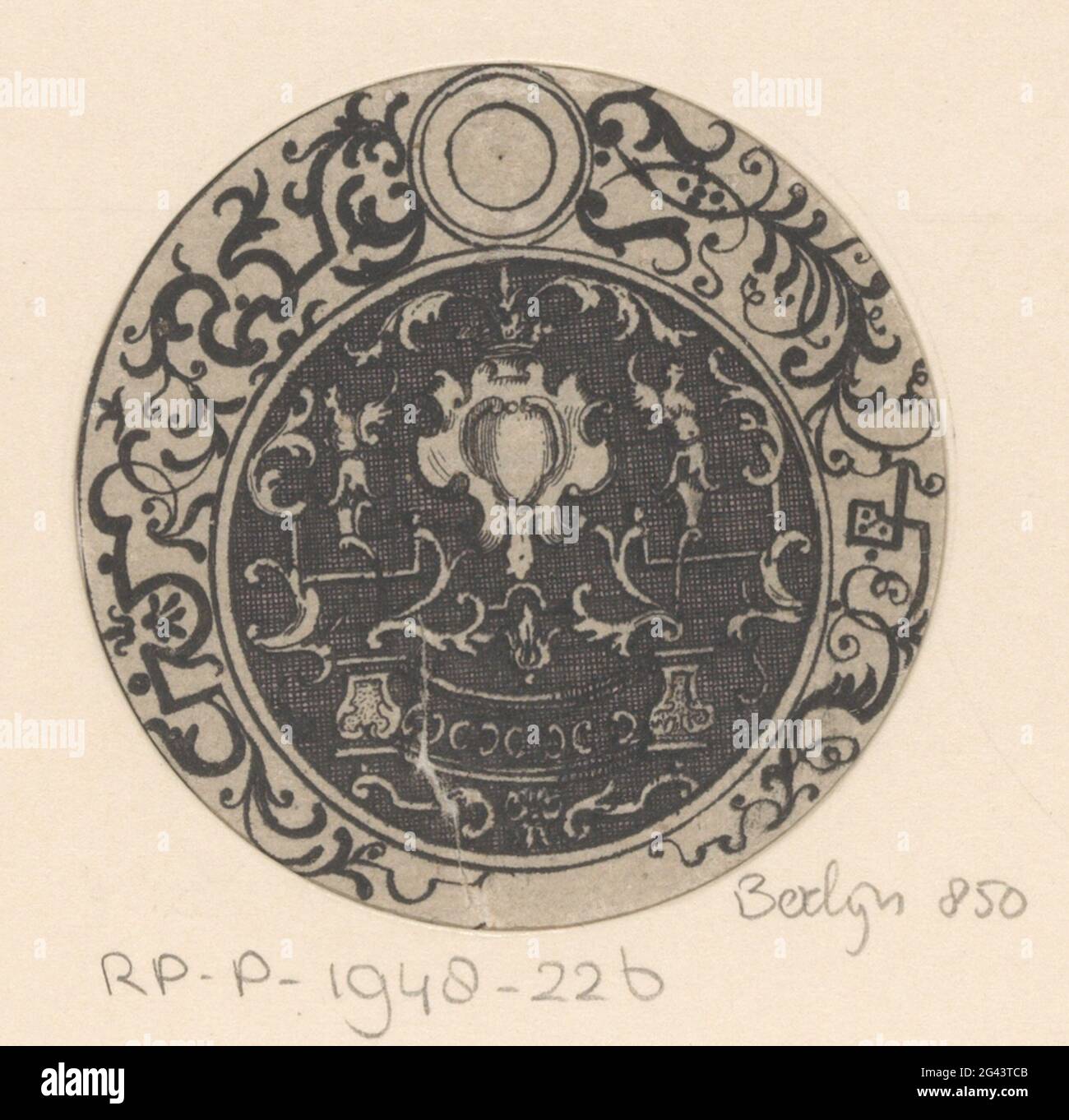 Rocaille cartouche surrounded hi-res stock photography and images - Alamy