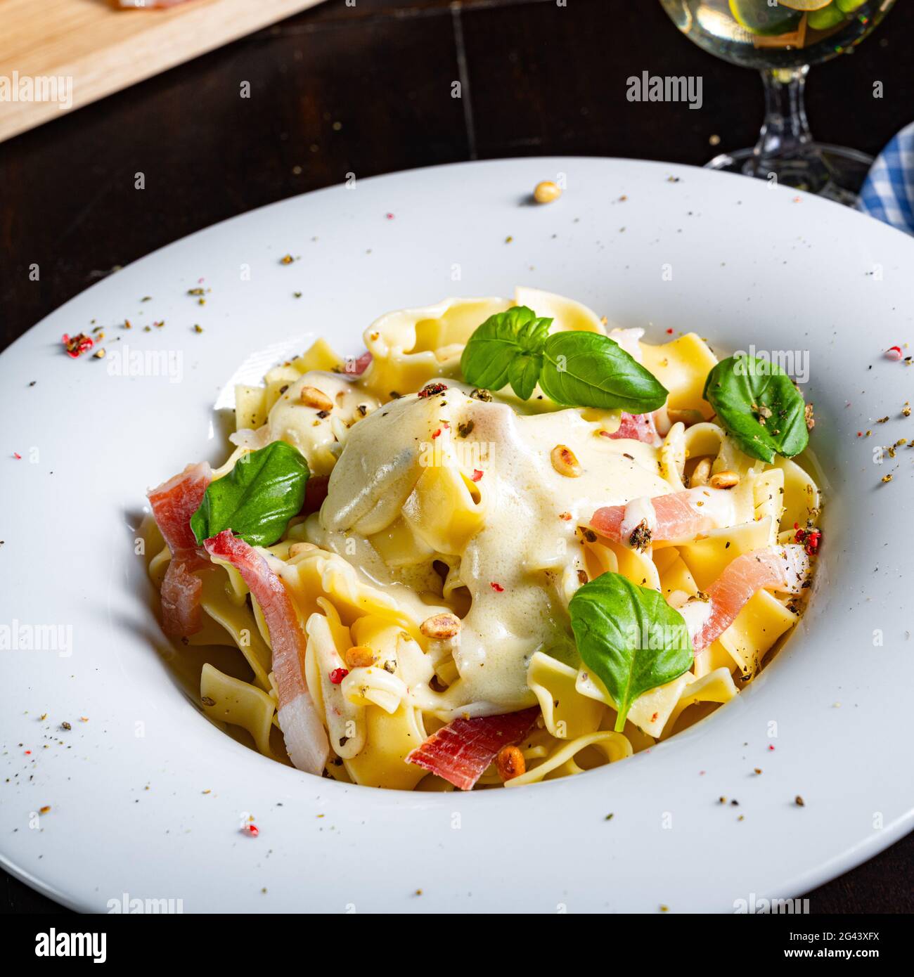 Tagliatelle with gorgonzola masarpone sauce and ham Stock Photo - Alamy