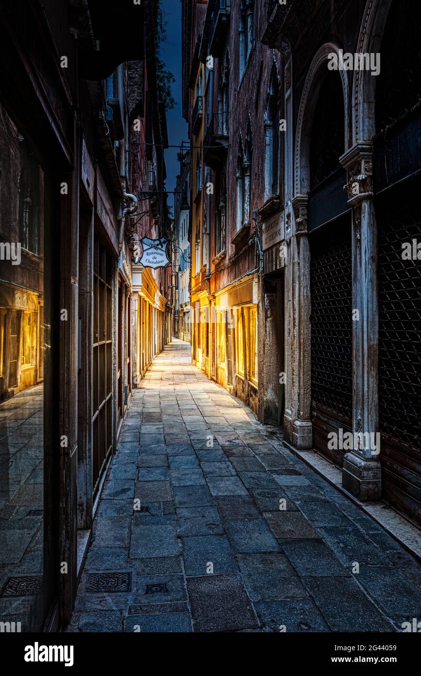 Calle Barcaroli in the morning in Venice, Veneto, Italy Stock Photo - Alamy
