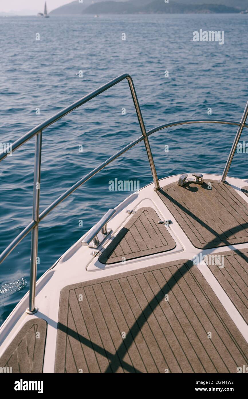 Close sailing hi-res stock photography and images - Alamy
