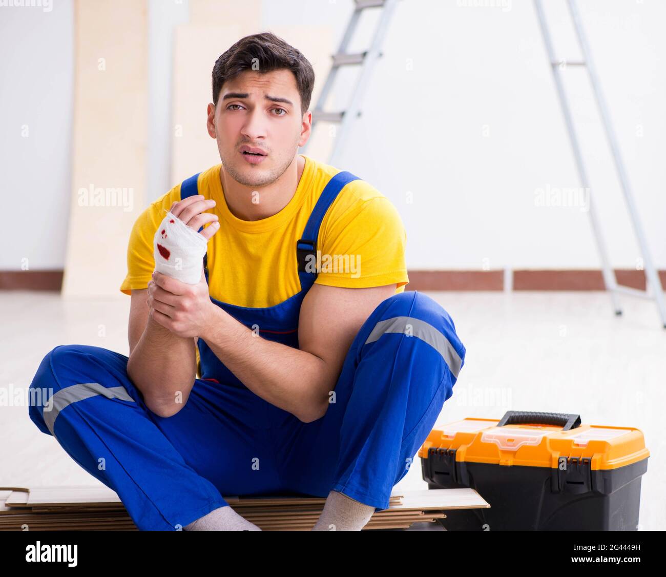 Worker with injured hand at construction site Stock Photo - Alamy