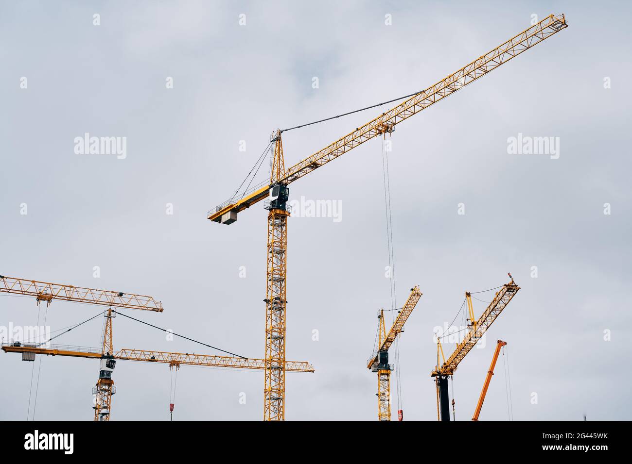 Blue sky construction hi-res stock photography and images - Alamy